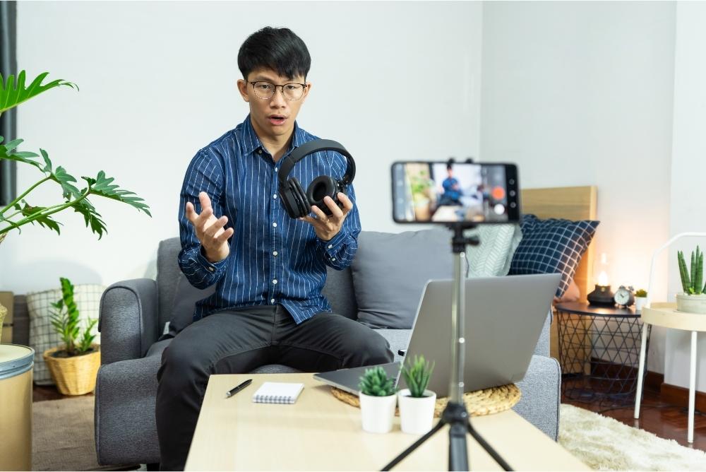 Comment devenir YouTubeur et en vivre à plein temps ? Conseils et ...